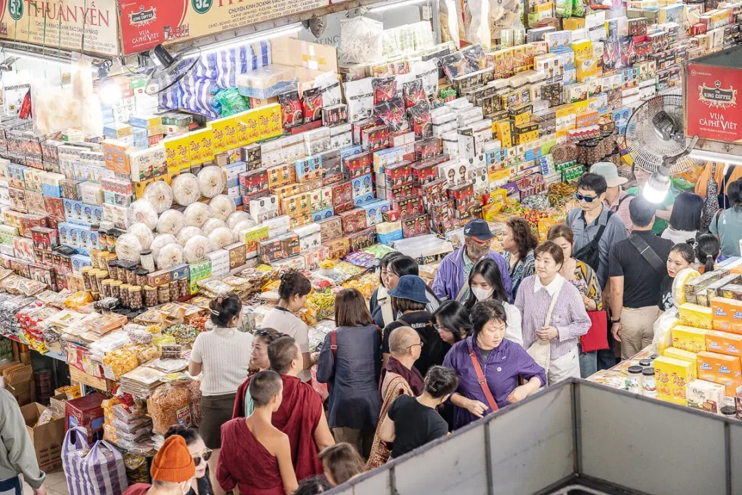 Han Market: Da Nang's largest wholesale market, tips for customizing Ao ...